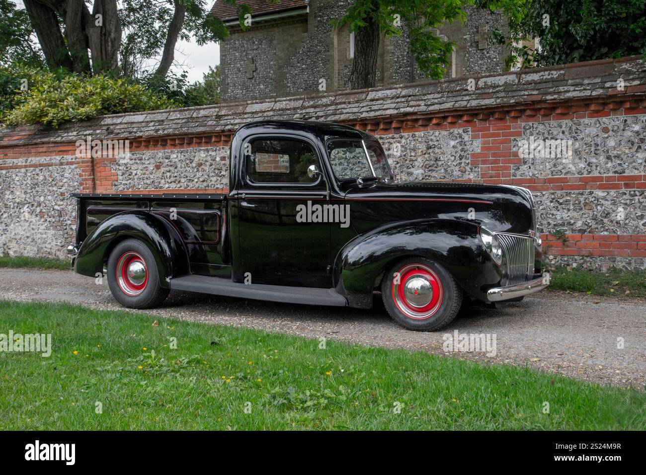 1940 ford custom truck hi-res stock photography and images - Alamy