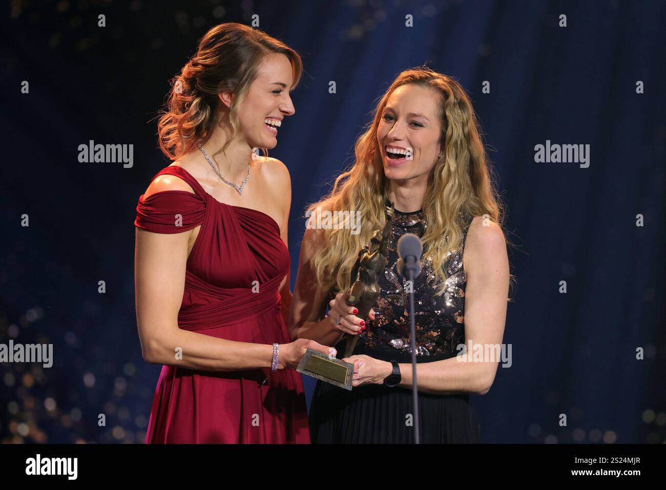 Sports Awards 2024 Tanja Hüberli und Nina Brunner Beachvolleyball bei ...