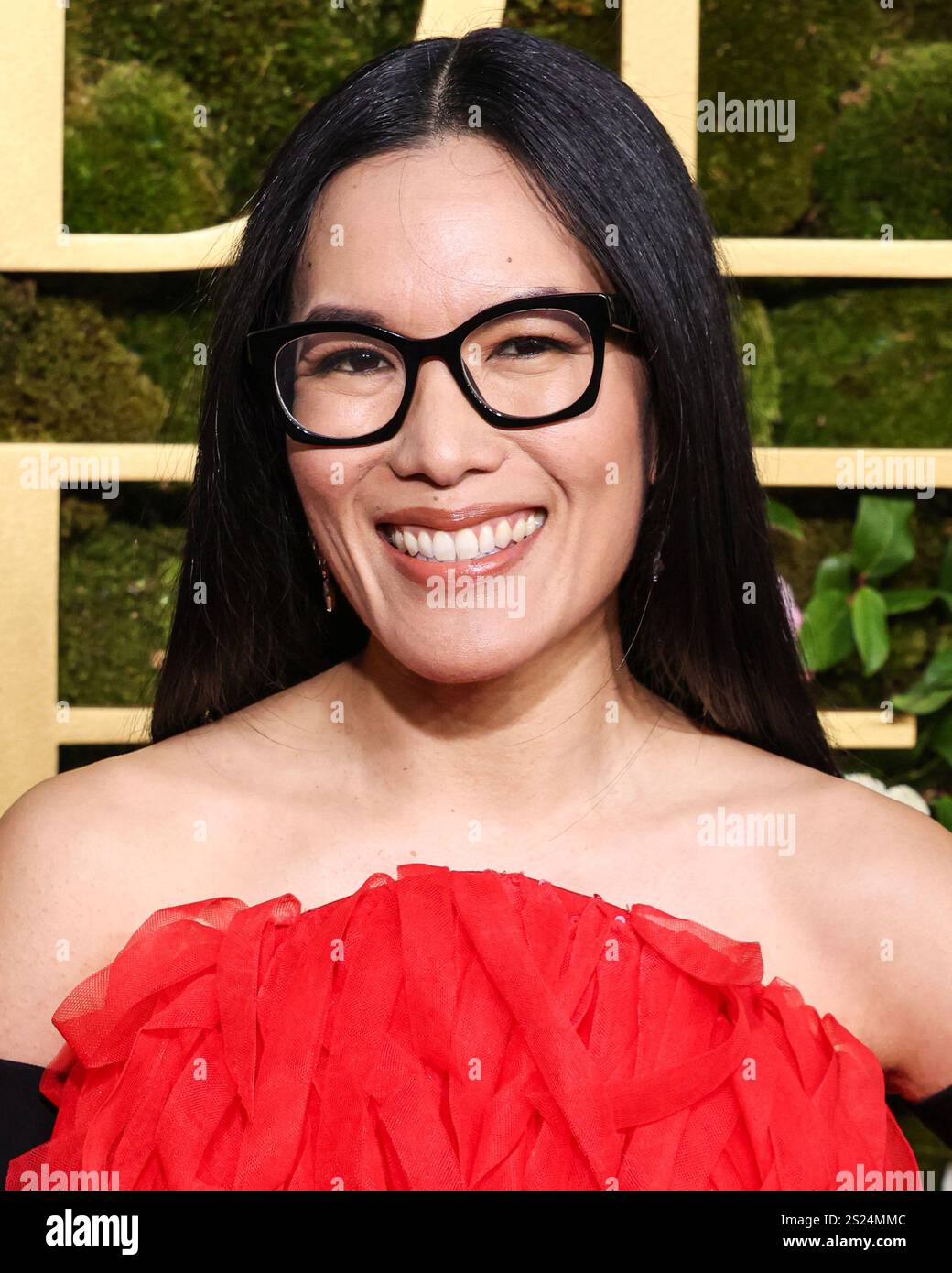 BEVERLY HILLS, LOS ANGELES, CALIFORNIA, USA - JANUARY 05: Ali Wong wearing custom-made ...
