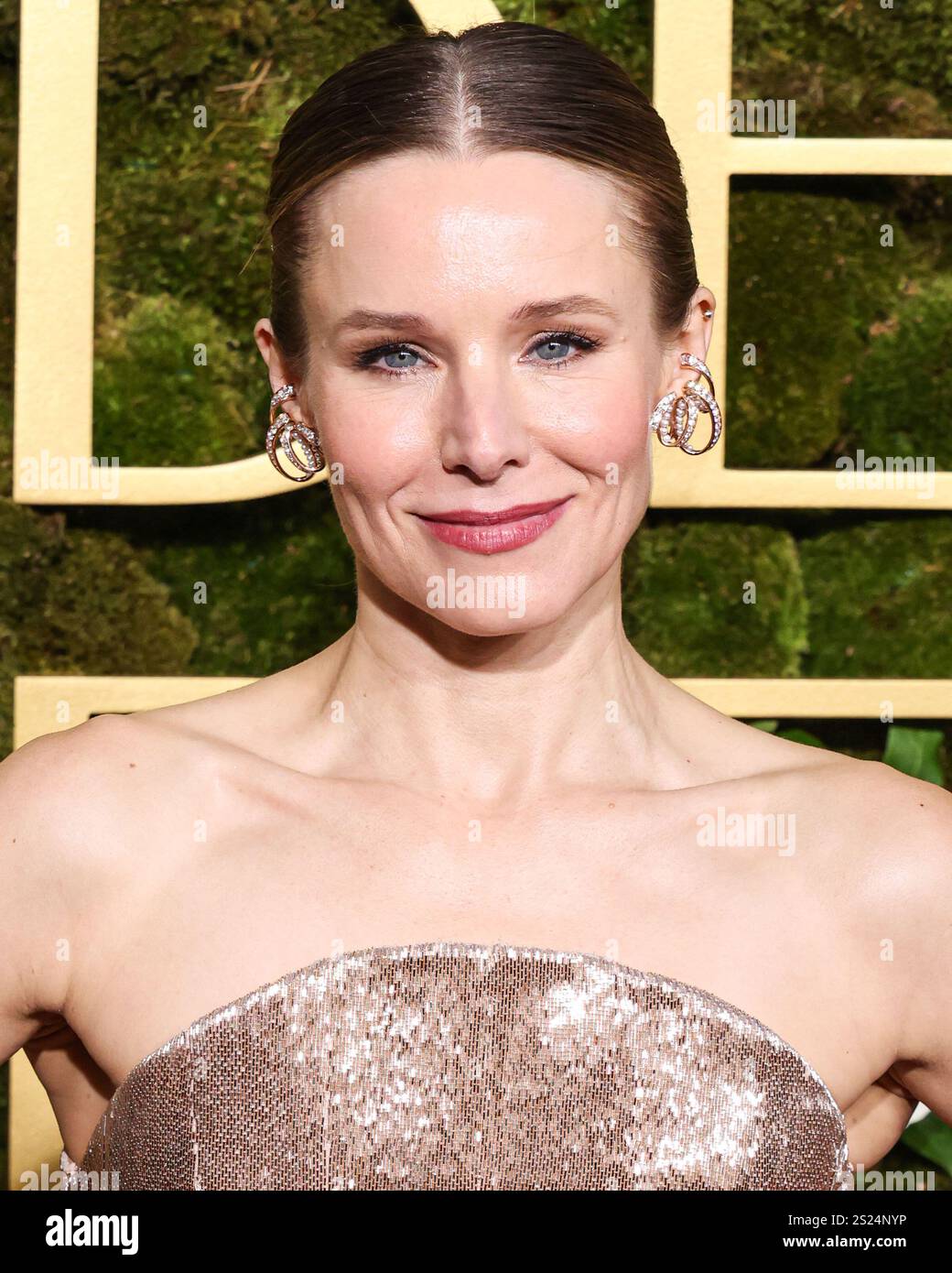 BEVERLY HILLS, LOS ANGELES, CALIFORNIA, USA - JANUARY 05: Kristen Bell ...