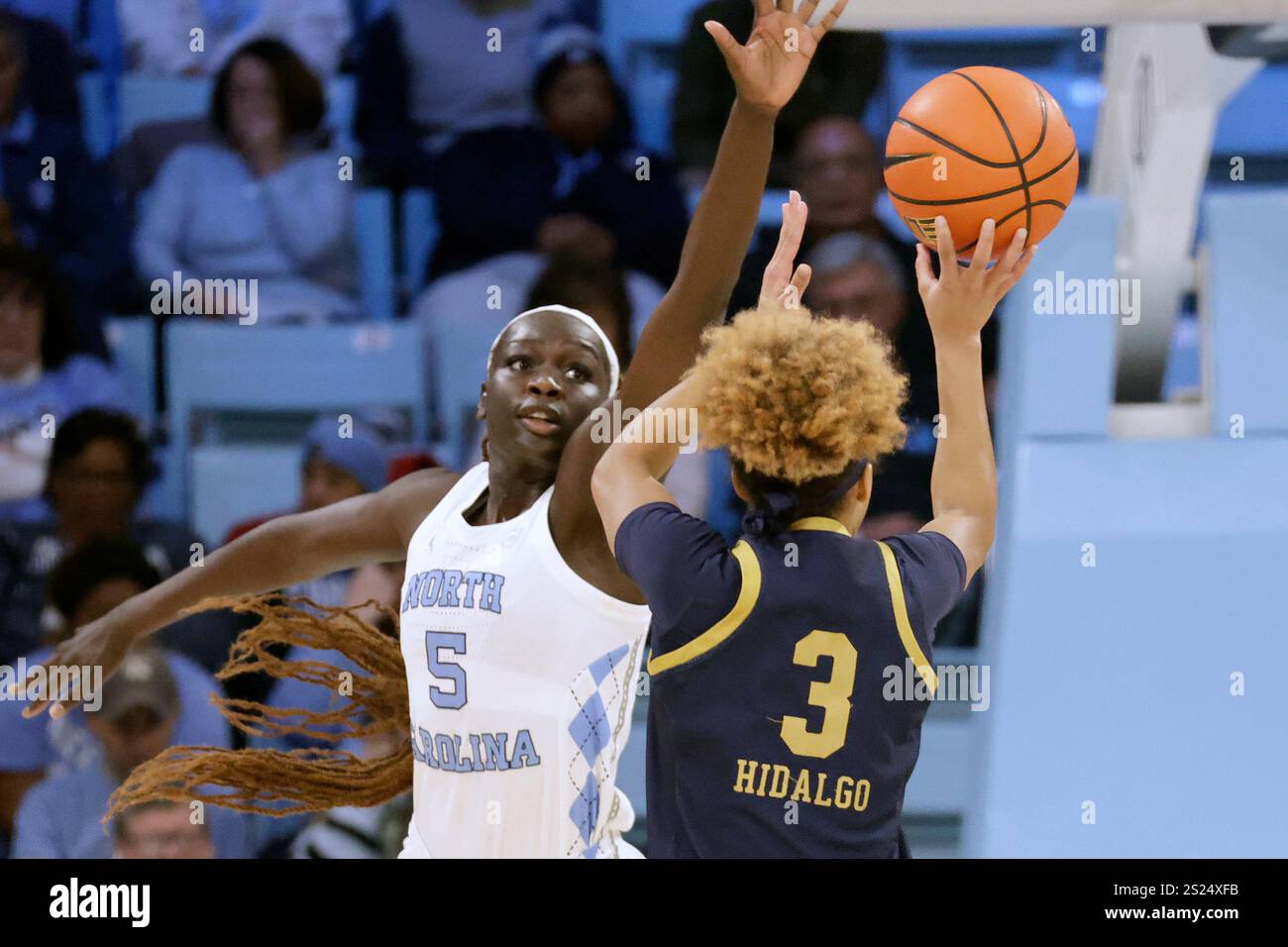 North Carolina forward Maria Gakdeng (5) defends as Notre Dame guard ...