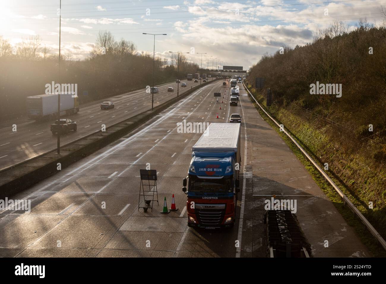 Leatherhead, UK, 6th January 2025. After a lorry hit the central ...