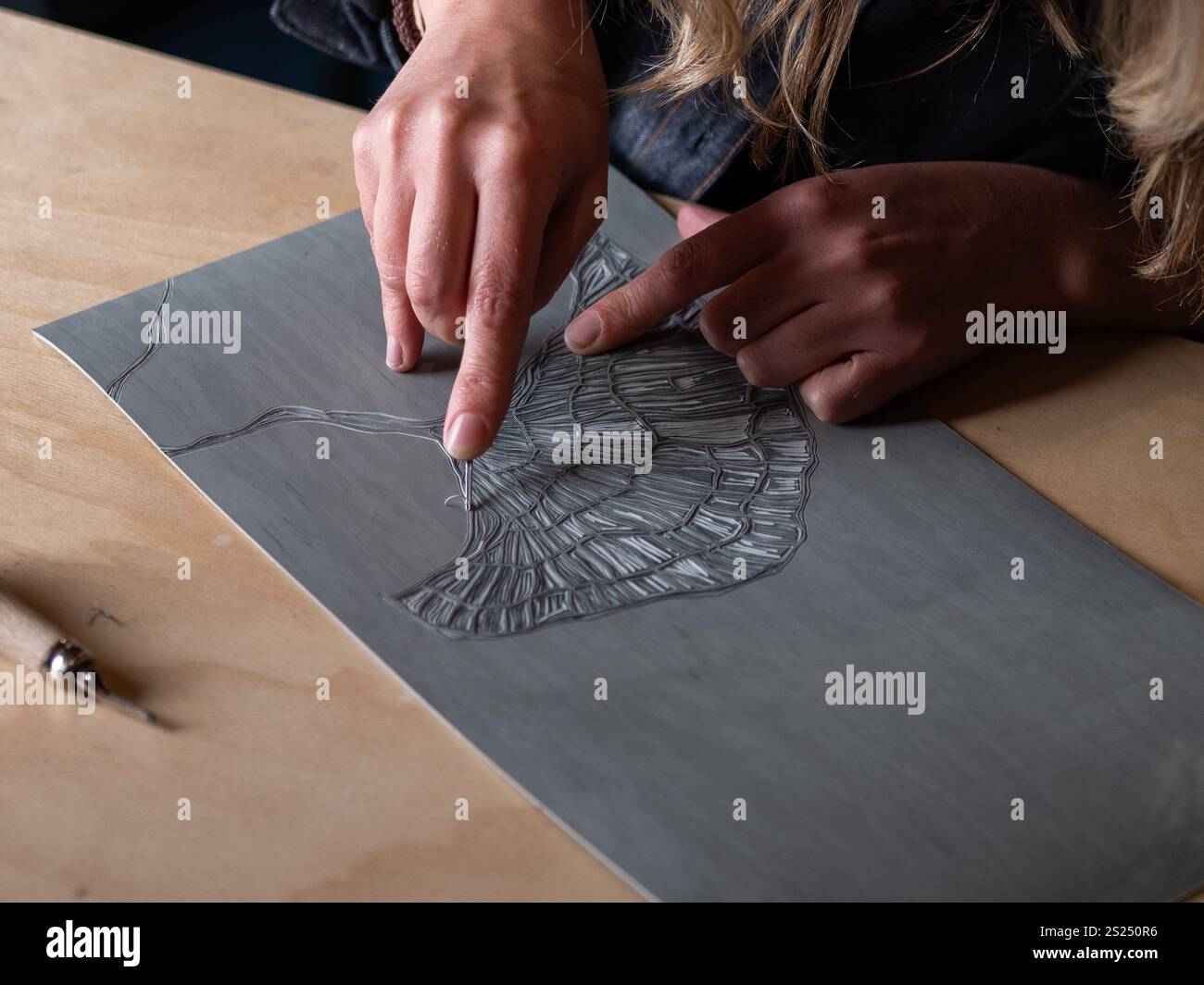 Woodcut artists skill hi-res stock photography and images - Alamy