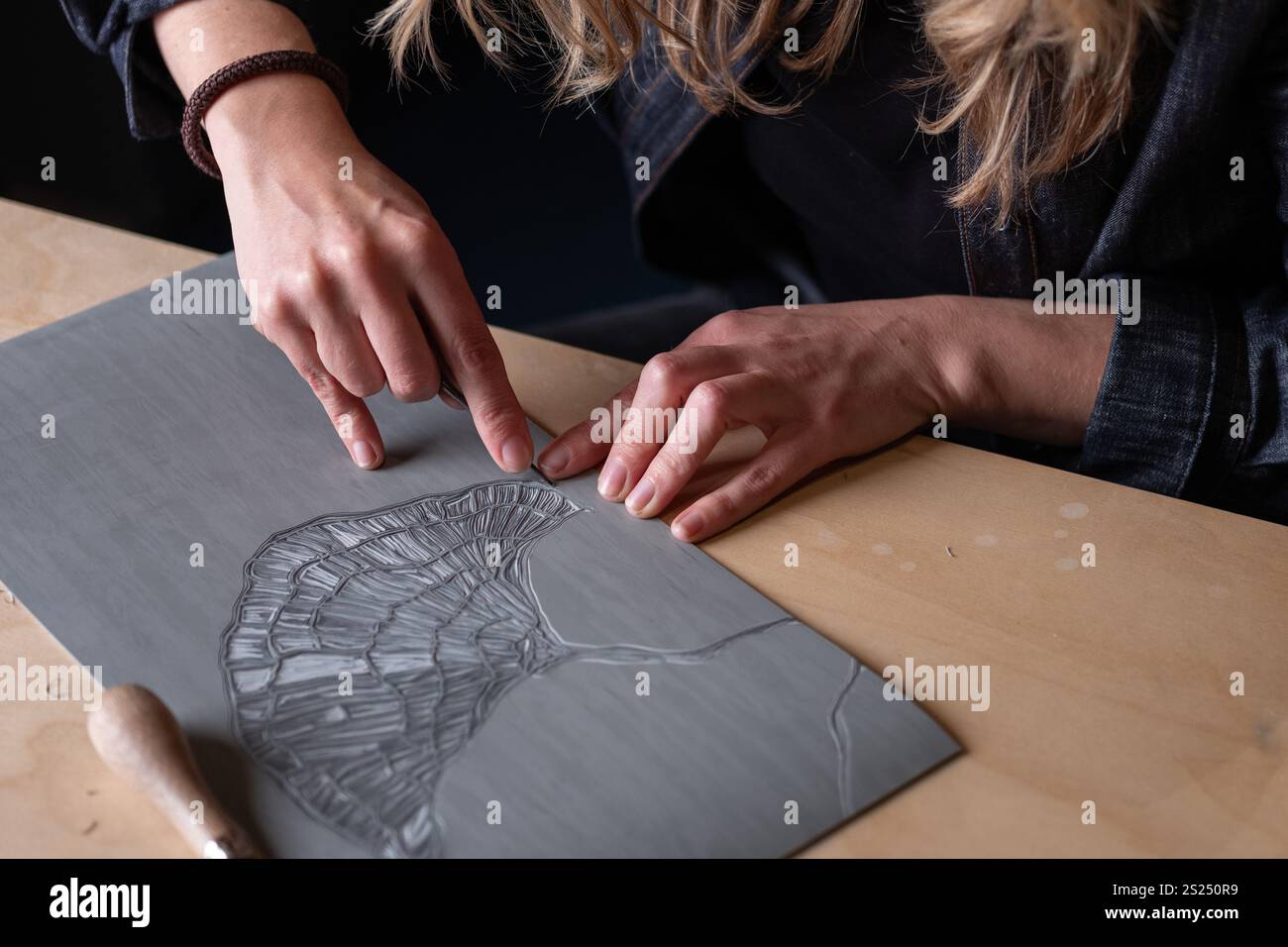 Woodcut artists skill hi-res stock photography and images - Alamy