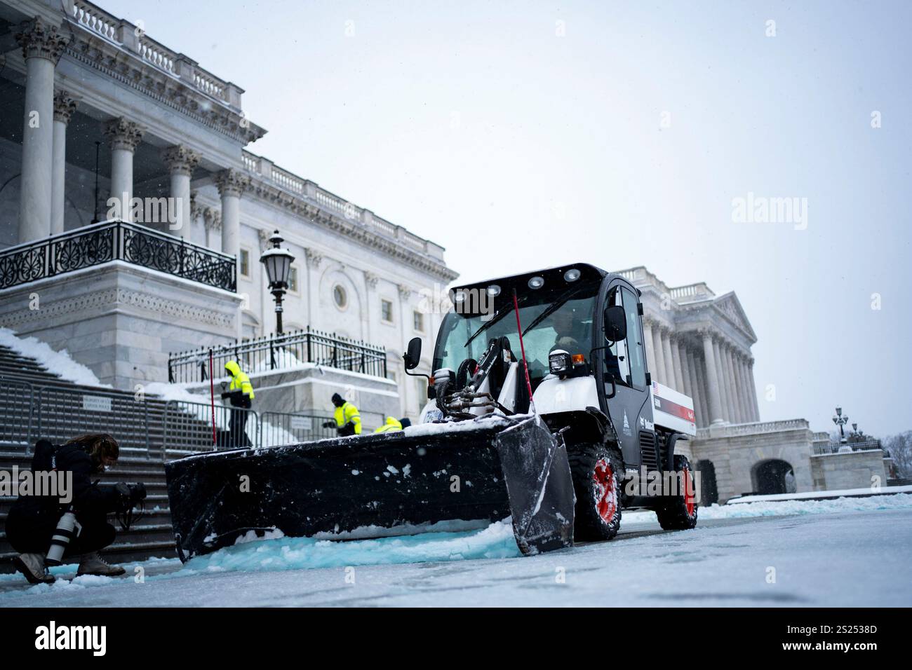 Washington, United States. 06th Jan, 2025. A snowplow clears snow ...