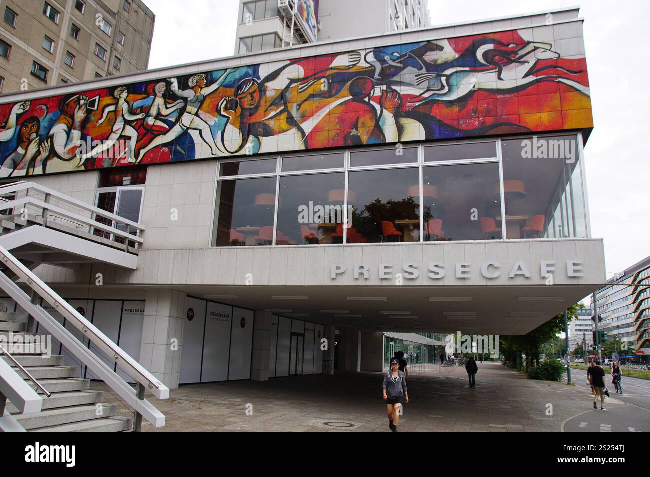 These images were captured by someone with a deep interest in ...