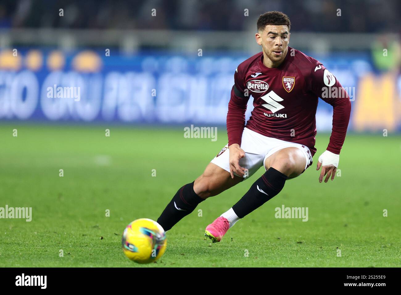 Torino, Italy. 05th Jan, 2025. Che Adams of Torino Fc in action during ...