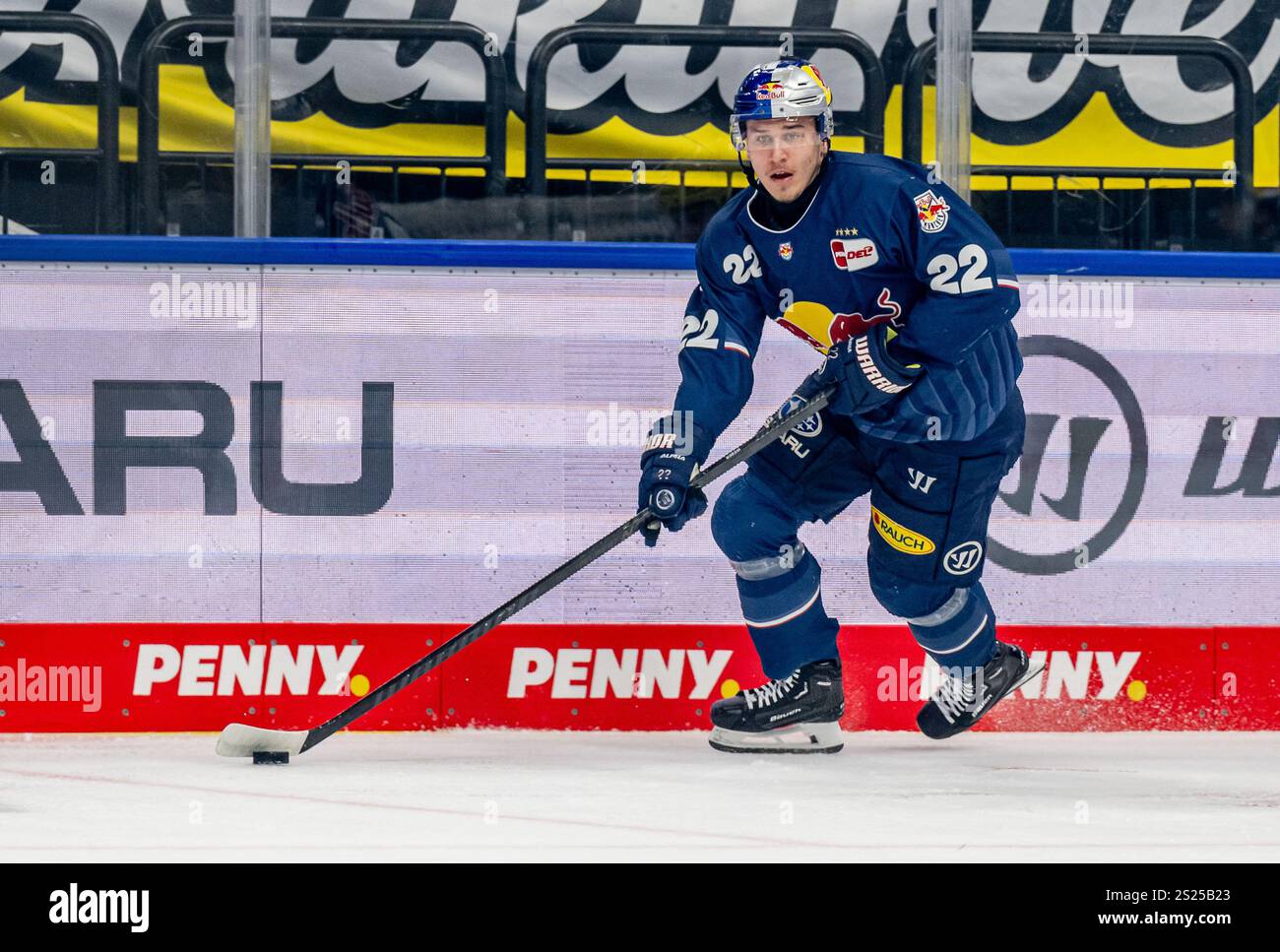 Jakob Weber (EHC Red Bull Muenchen, #22). GER, EHC Red Bull Muenchen vs ...