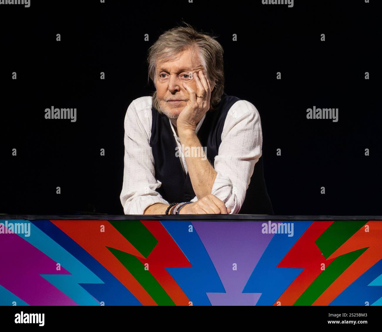 Beatle paul mccartney, hi-res stock photography and images - Alamy