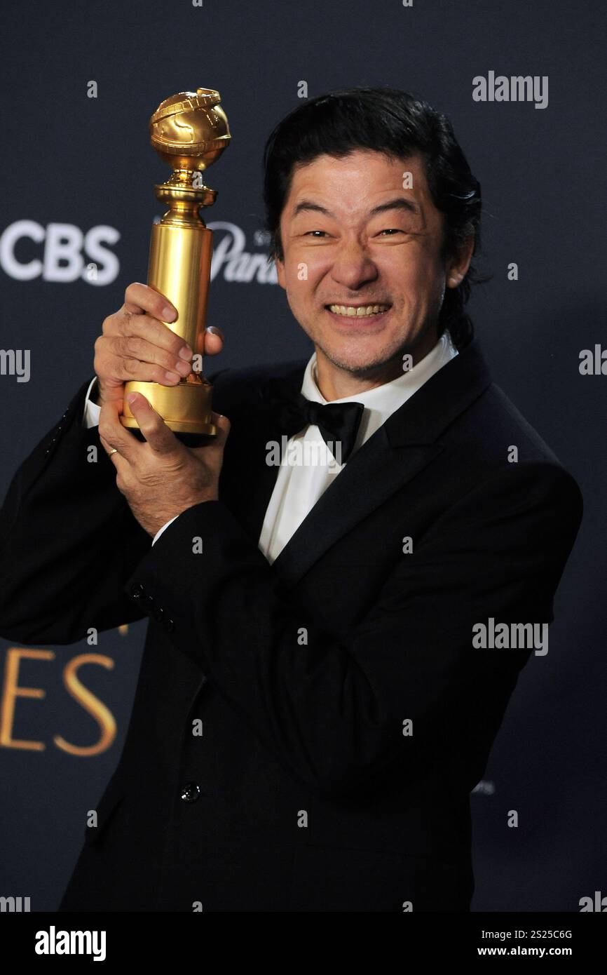 Tadanobu Asano mit dem Preis für den besten TV-Nebendarsteller in Shogun bei der Verleihung der ...