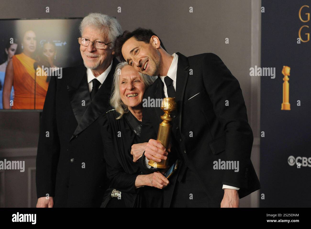 Adrien Brody mit dem Preis für den besten Drama-Hauptdarsteller in The ...