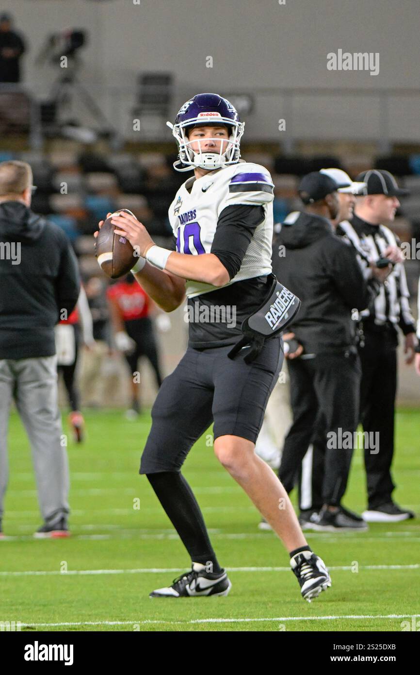 HOUSTON, TX - JANUARY 05: Mount Union quarterback Jackson Akins (10 ...