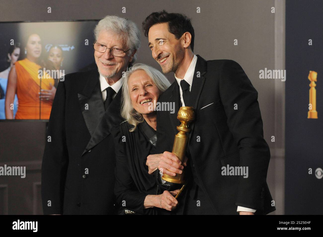 Adrien Brody mit dem Preis für den besten Drama-Hauptdarsteller in The ...