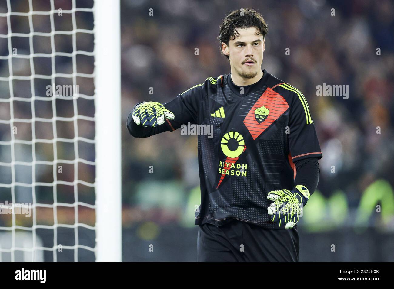 Rome, Italy. 05th Jan, 2025. Romaâ??s Belgian goalkeeper Mile Svilar ...