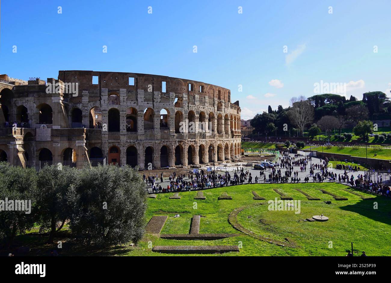 View of the huge Colosseum amphitheatre in Rome, Italy Stock Photo - Alamy
