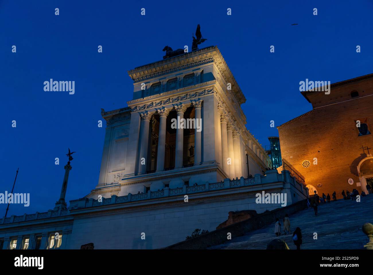Monument to Victor Emmanuel II and Basilica di Santa Maria in Aracoeli ...