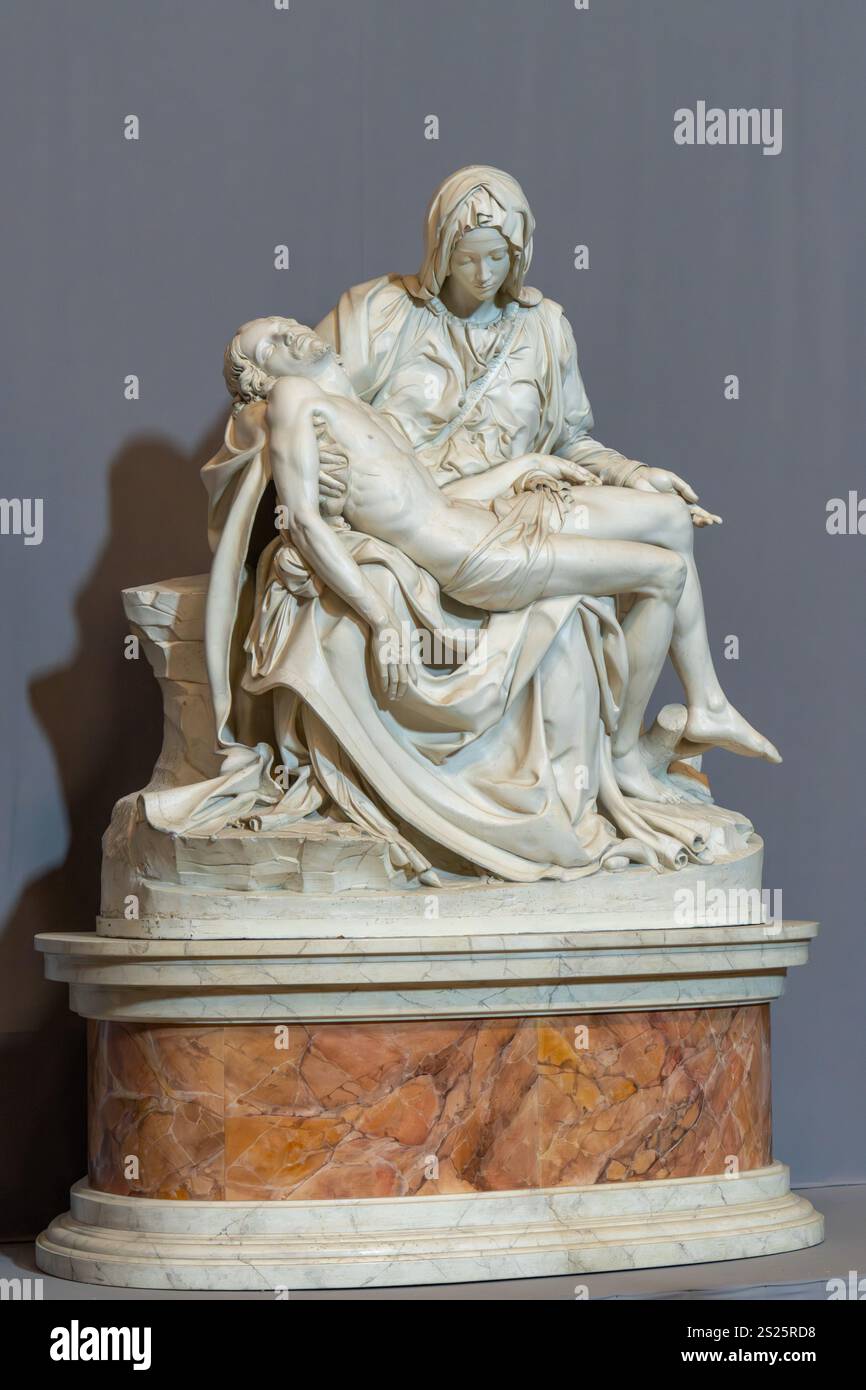 The Pietá by Michelangelo in St. Peter's Basilica, Vatican City, Rome, Italy Stock Photo - Alamy