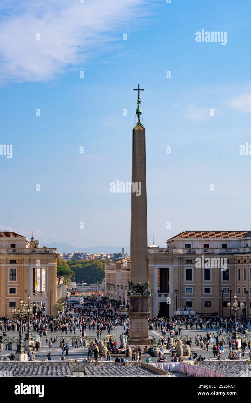 The Vatican Obelisk in the center of St. Peter's Square in Vatican City ...