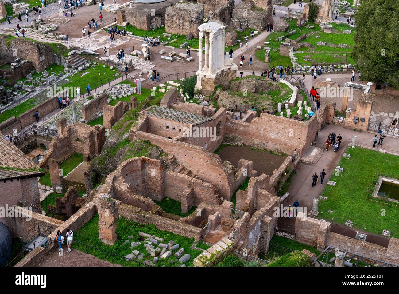 Ruins of the Temple of Vestus and House of the Vestal Virgins in the ...