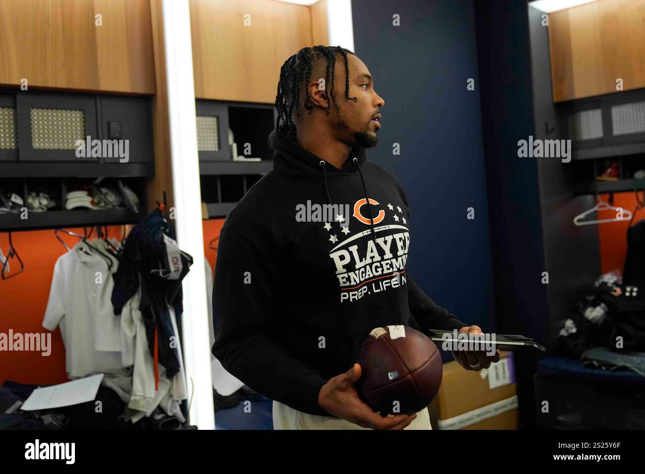 Chicago Bears safety Jonathan Owens cleans out his locker at Halas Hall ...