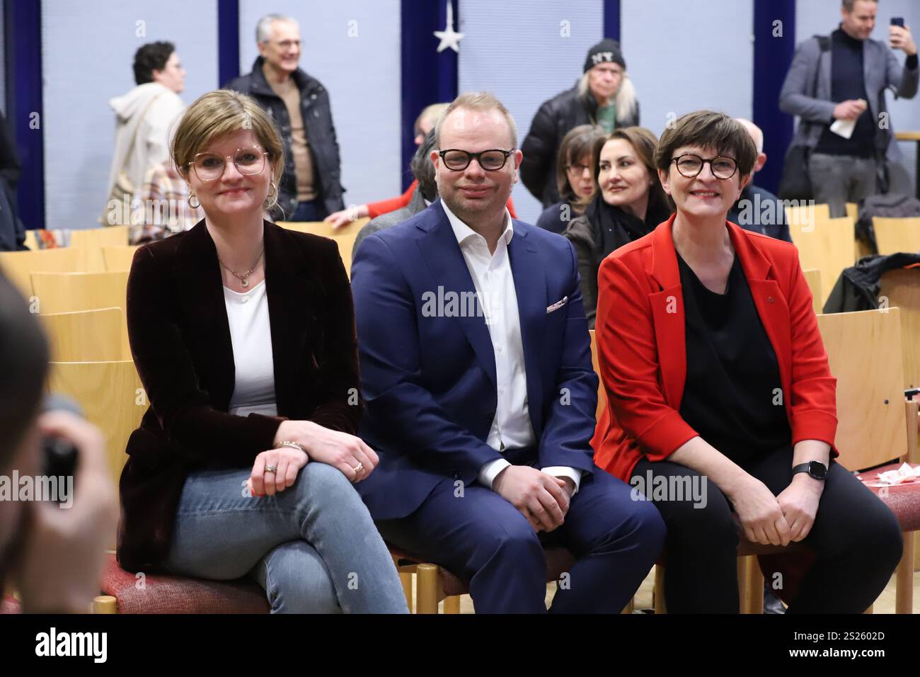 Wuppertal, Germany. 06th Jan, 2025. Sarah Philipp (l-r), Helge Lindh ...
