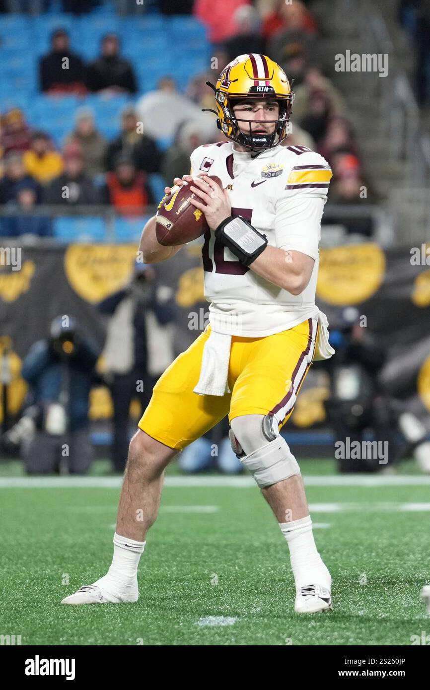 CHARLOTTE, NC - JANUARY 03: Minnesota Golden Gophers quarterback Max ...