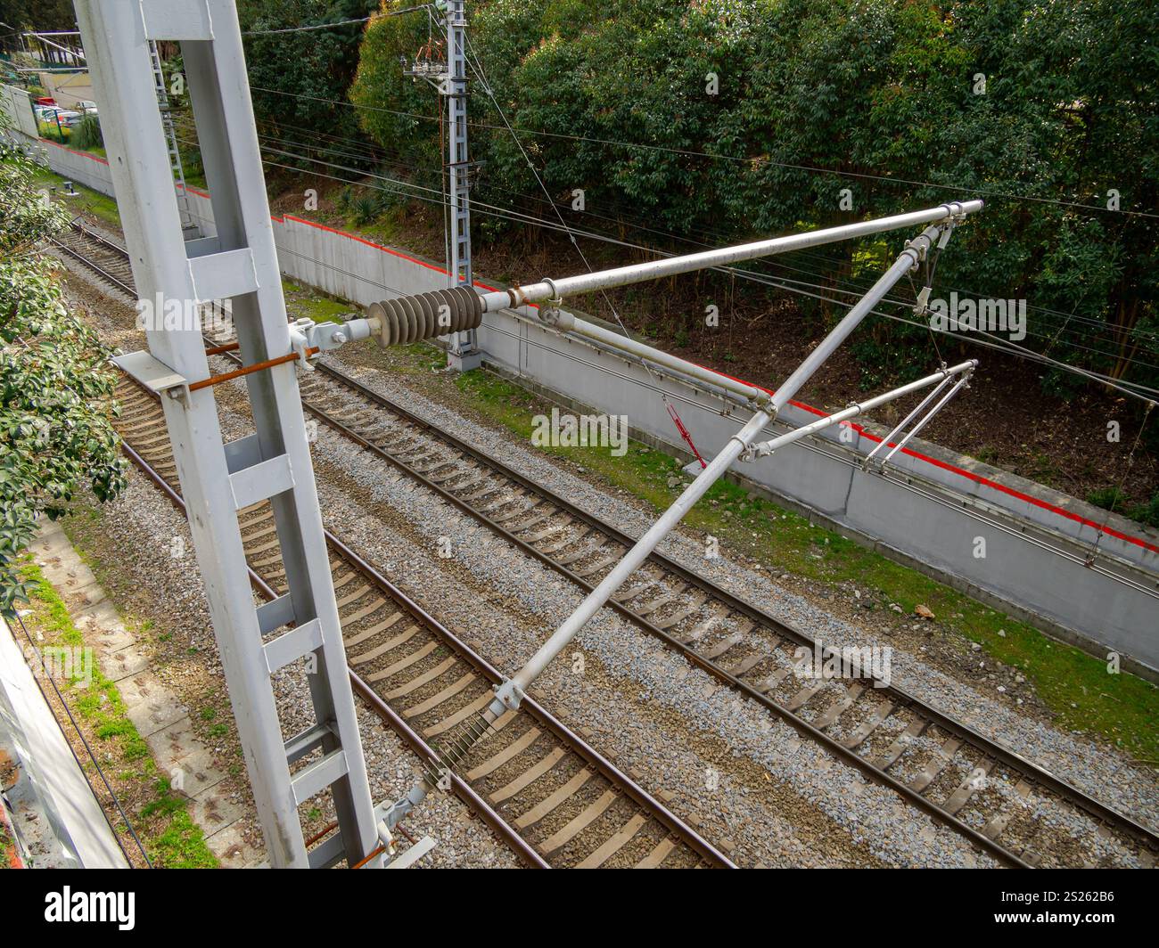 Mechanism for suspending contact wire on a railway Stock Photo - Alamy