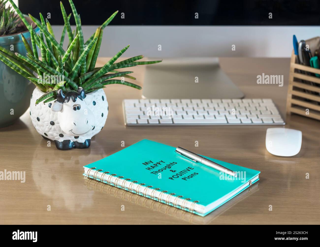 Positive desk hi-res stock photography and images - Alamy
