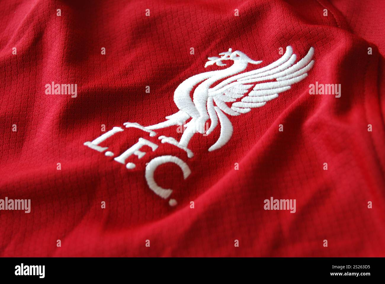Liverpool fc badge hi-res stock photography and images - Alamy