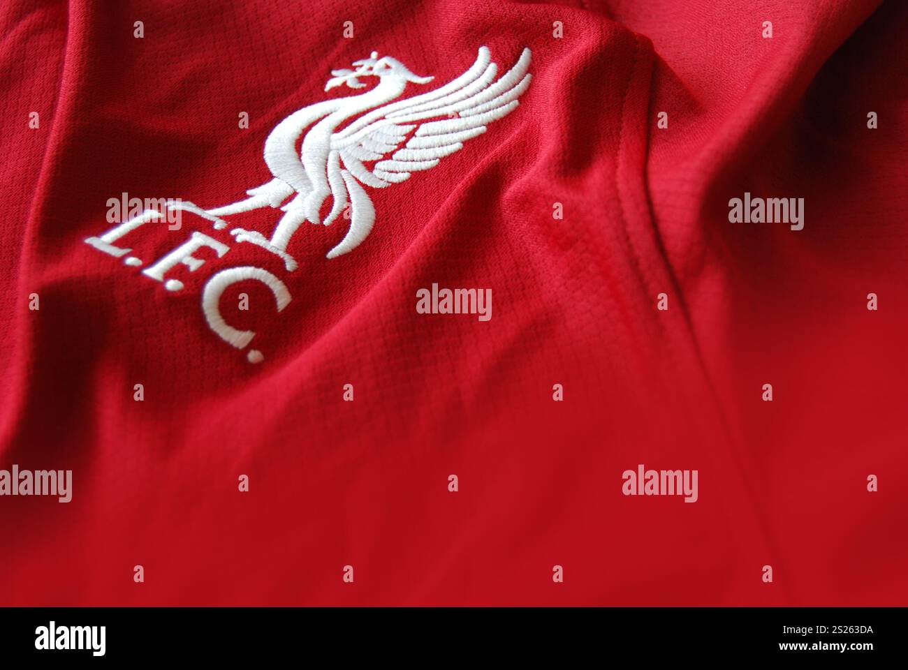 Liverpool fc badge hi-res stock photography and images - Alamy