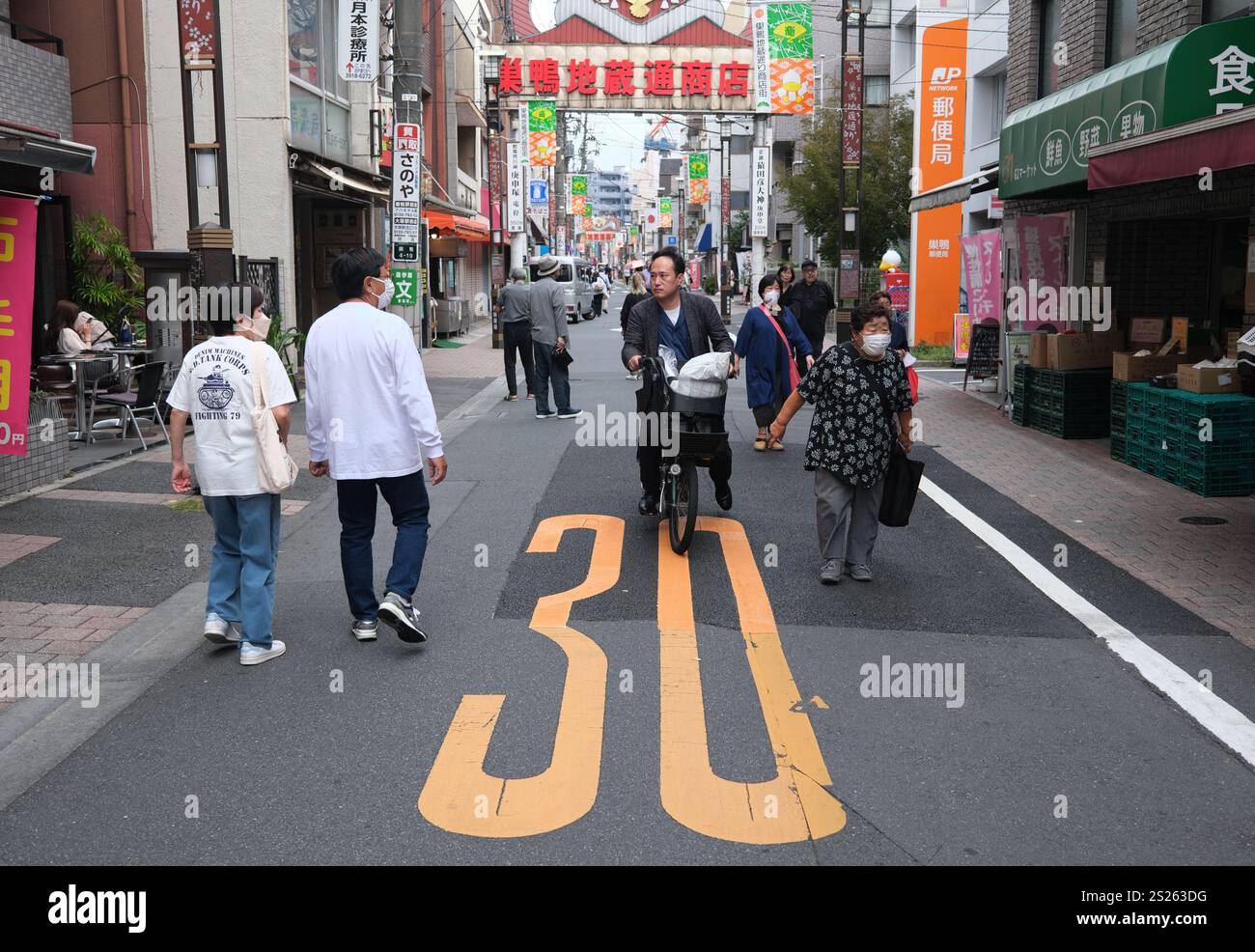 Jizo Dori Street in Sugamo aka Grannies Harajuku Tokyo Japan Stock ...