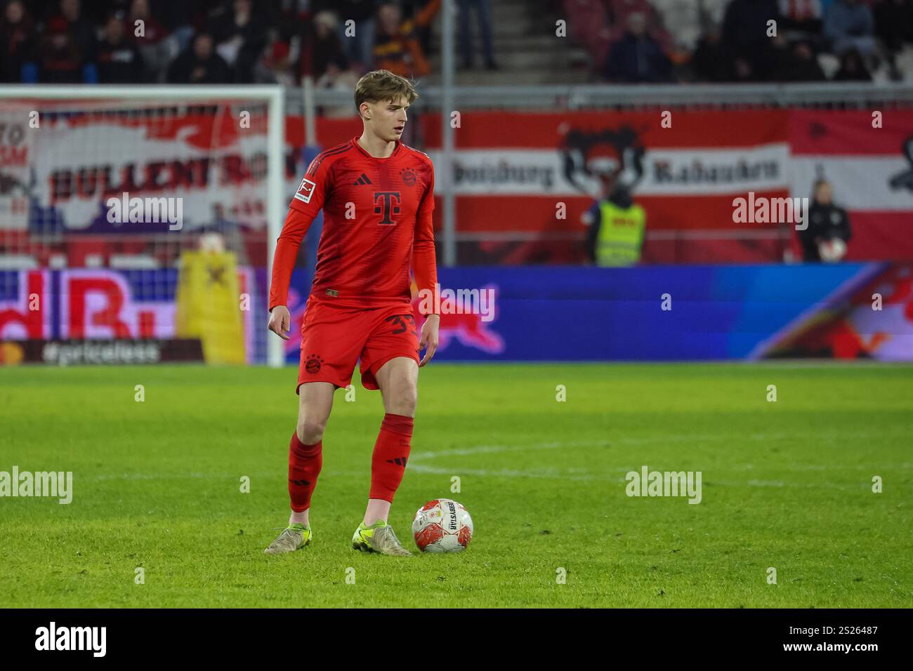 Grayson Dettoni (FC Bayern Muenchen, #33) mit Ball, AUT, FC Red Bull Salzburg vs FC Bayern ...