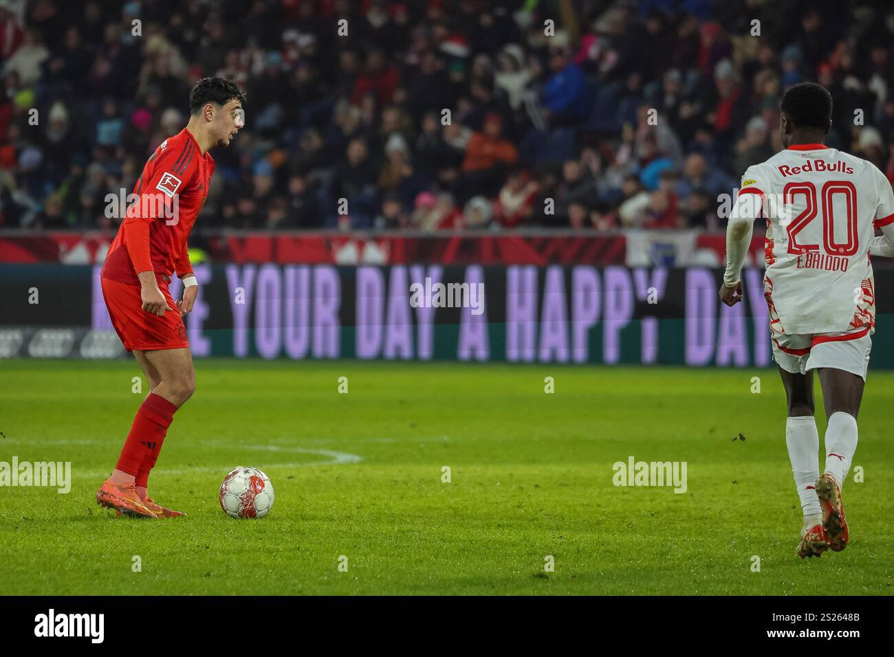 Aleksandar Pavlovic (FC Bayern Muenchen, #45), AUT, FC Red Bull ...