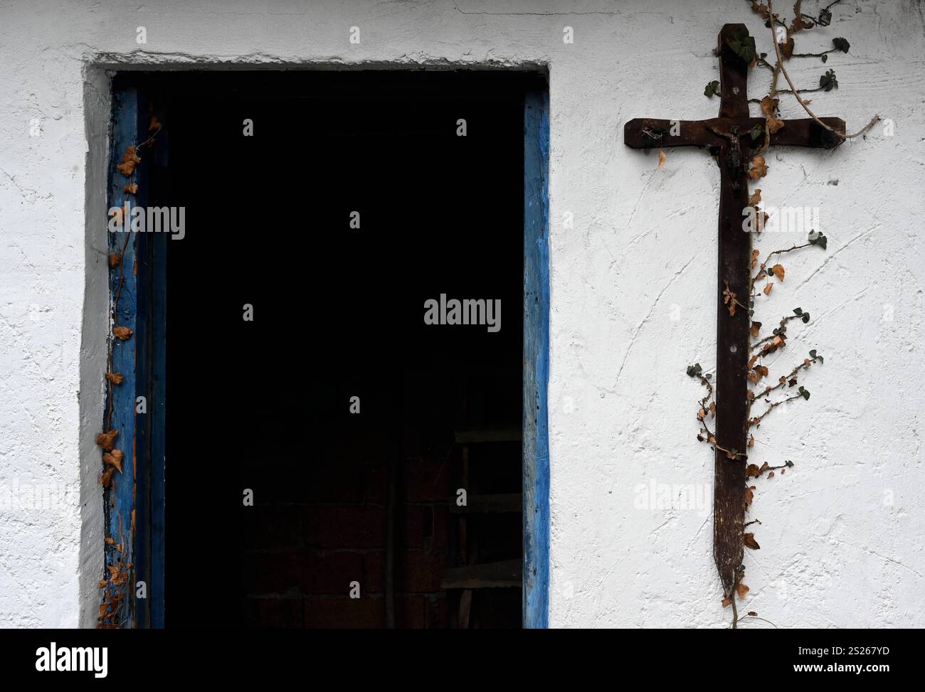 Kreuz, Jesuskreuz der Kirche, aufgenommen in Eichenau, Bayern, am 14 ...