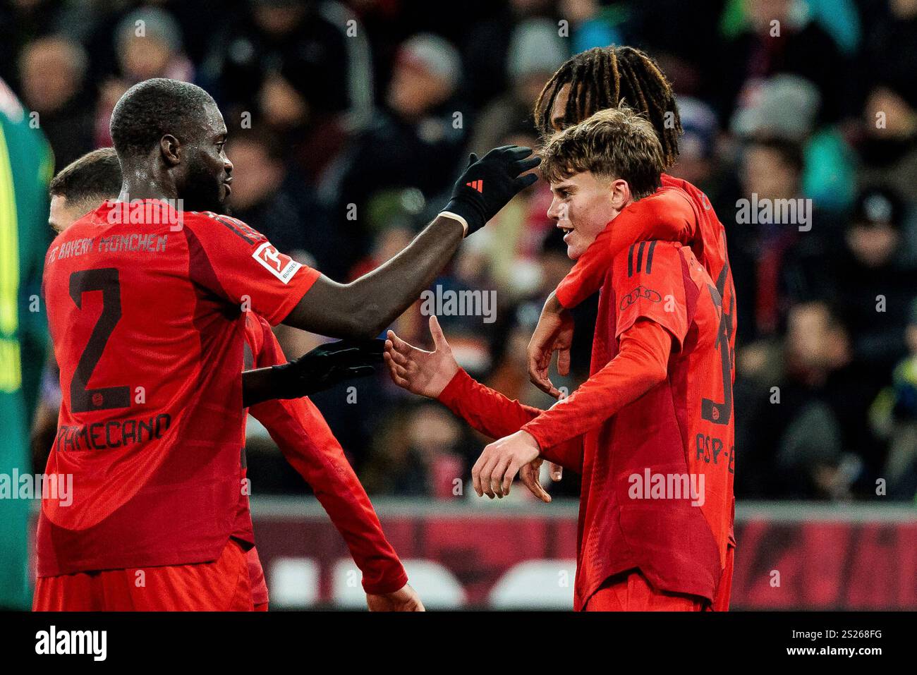 Jubel zum 0:6 durch Jonathan Asp-Jensen (FC Bayern M?nchen, 37), Tor ...