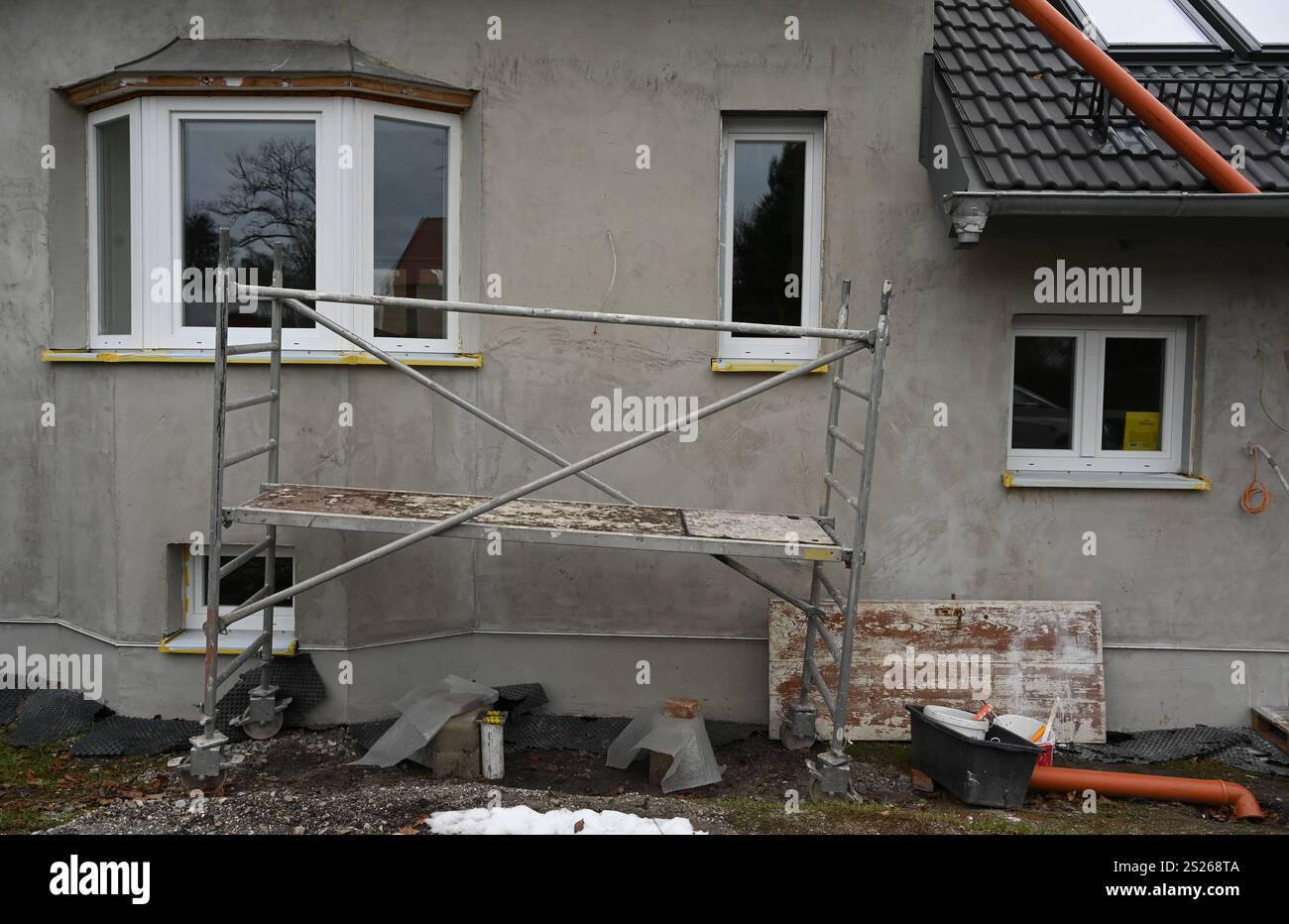 Sanierung eines Wohnhauses, aufgenommen in Eichenau, Bayern, am 21 ...
