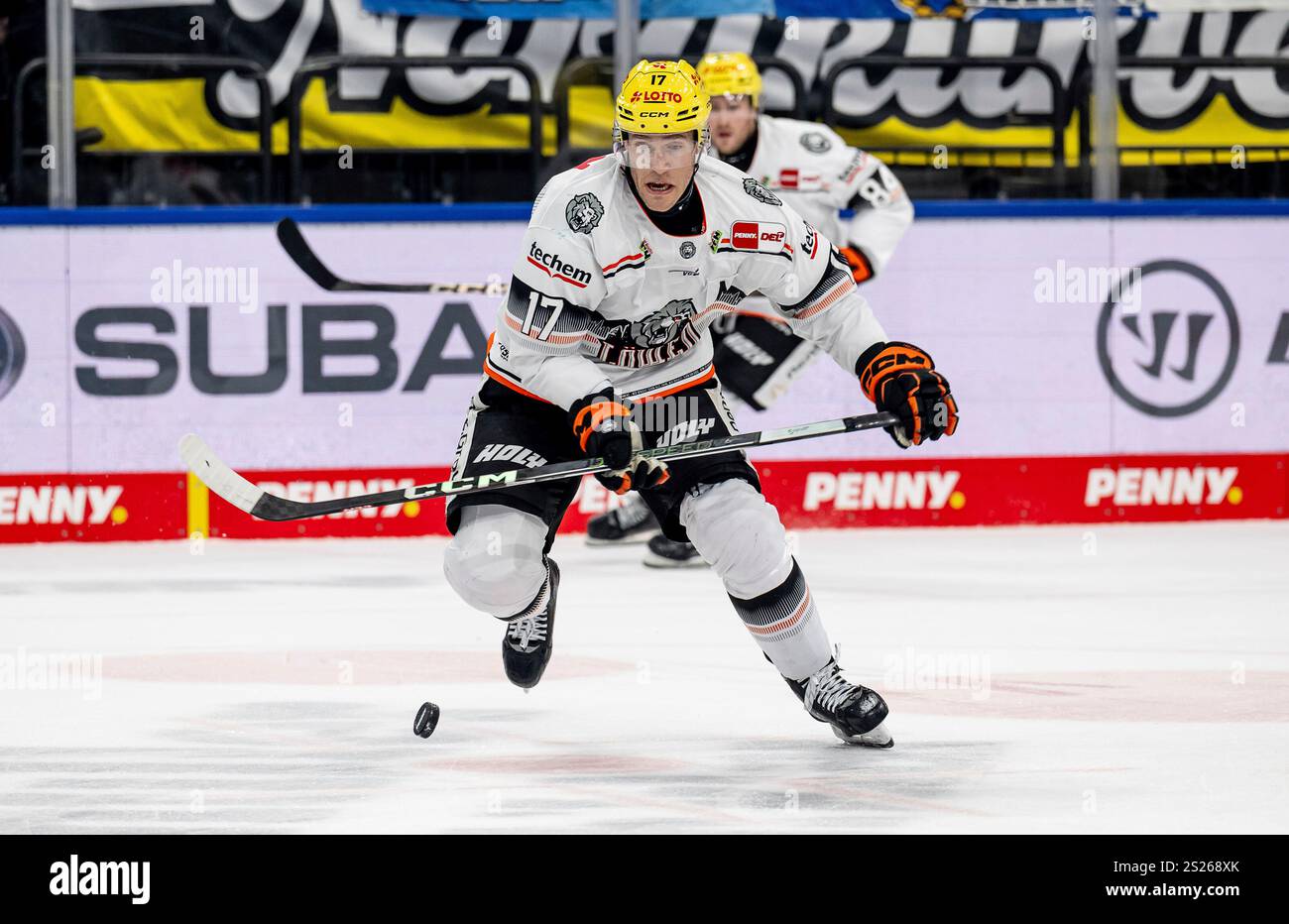Muenchen, Deutschland. 06th Jan, 2025. Carter Rowney (Loewen Frankfurt ...