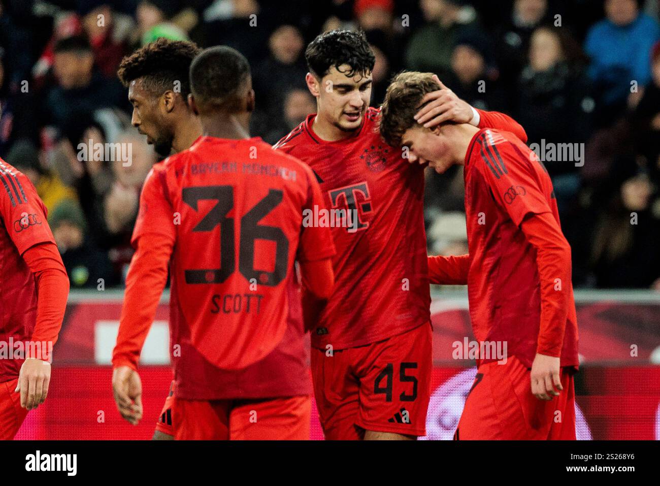 Jubel zum 0:6 durch Jonathan Asp-Jensen (FC Bayern M?nchen, 37), Tor ...