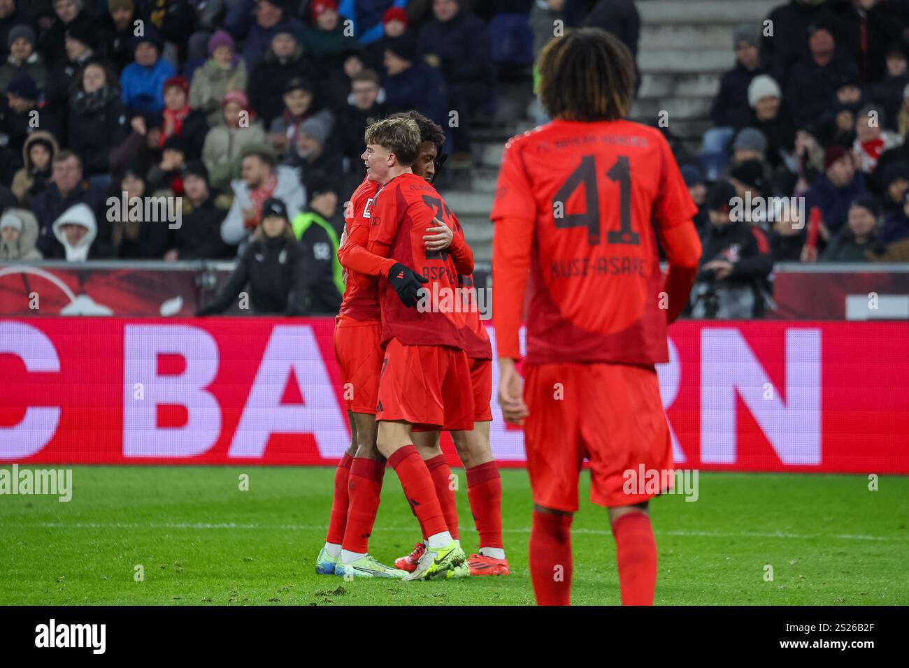 Torjubel zum Tor zum 0:6 durch Jonathan Asp-Jensen (FC Bayern Muenchen ...