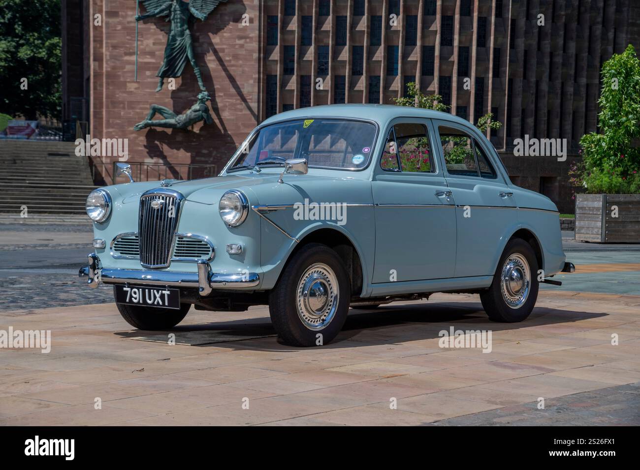 1959/60 Wolseley 1500 and Triumph Herald - Mid Century British rivals ...