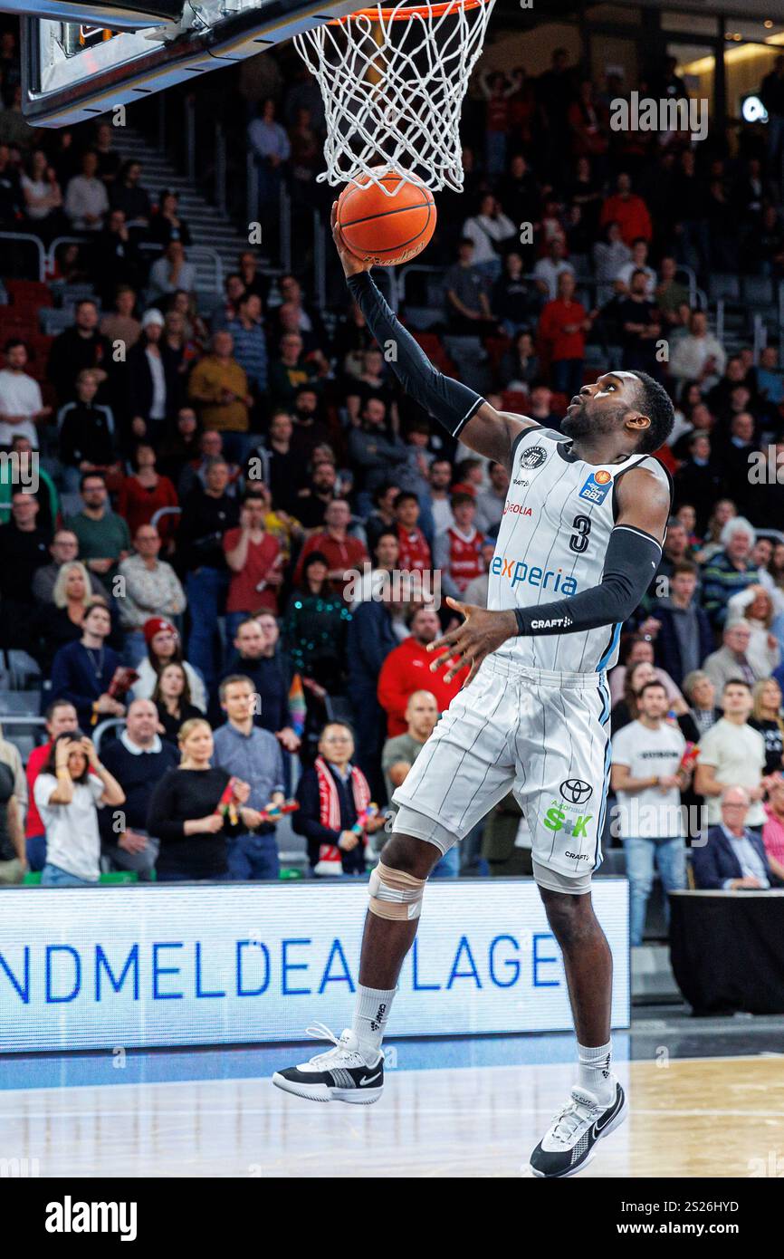 Osaro Rich Igbineweka (Hamburg Towers, #03), Einzelbild, Einzelfoto, Portrait, Portraet, Bamberg ...