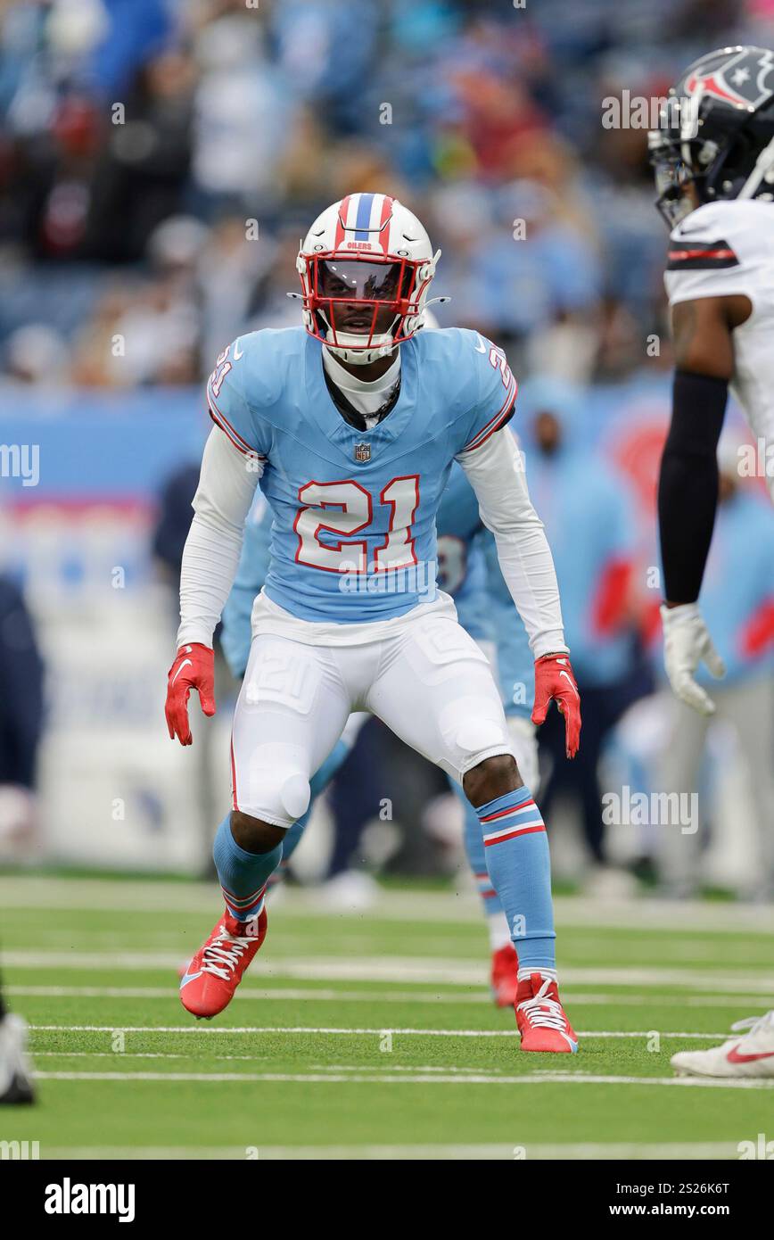 Tennessee Titans cornerback Roger McCreary (21) defends during the ...
