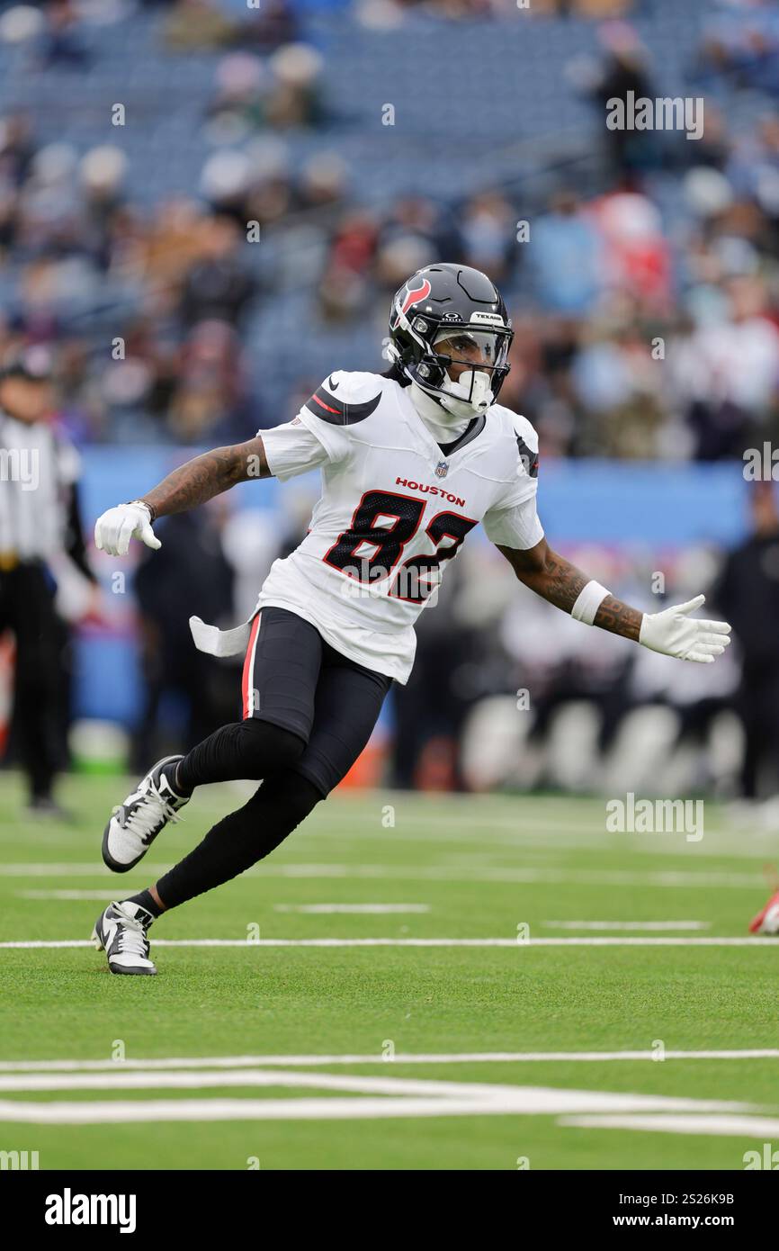 Houston Texans wide receiver Diontae Johnson (82) runs a route during ...