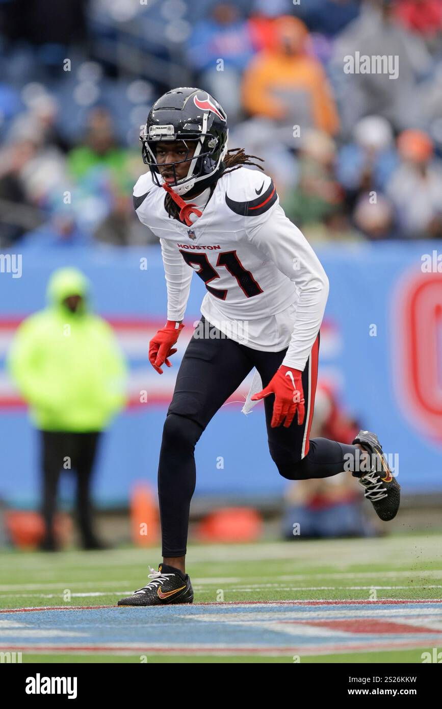 Houston Texans safety Calen Bullock (21) defends during the first half ...