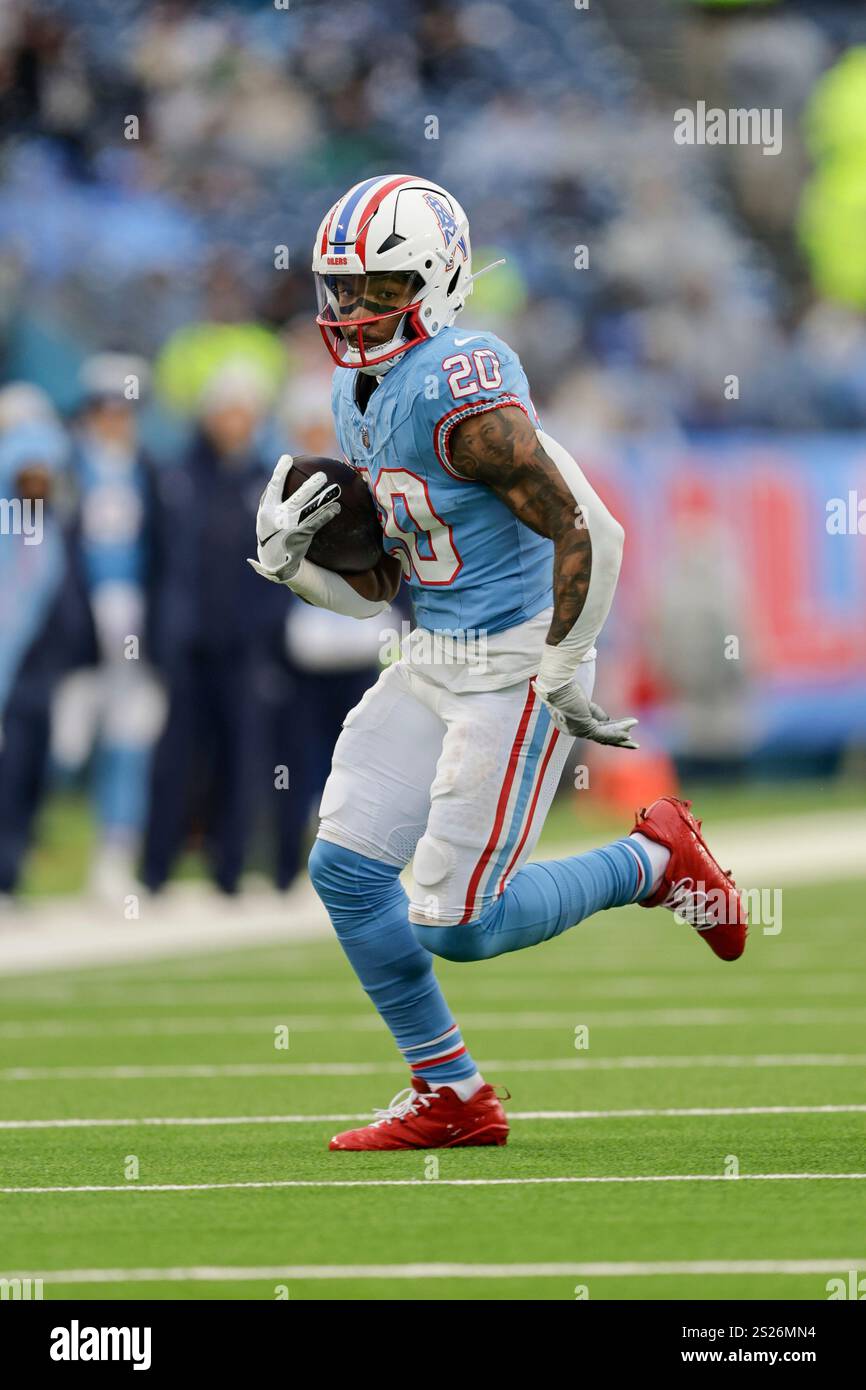 Tennessee Titans running back Tony Pollard (20) runs with the ball ...