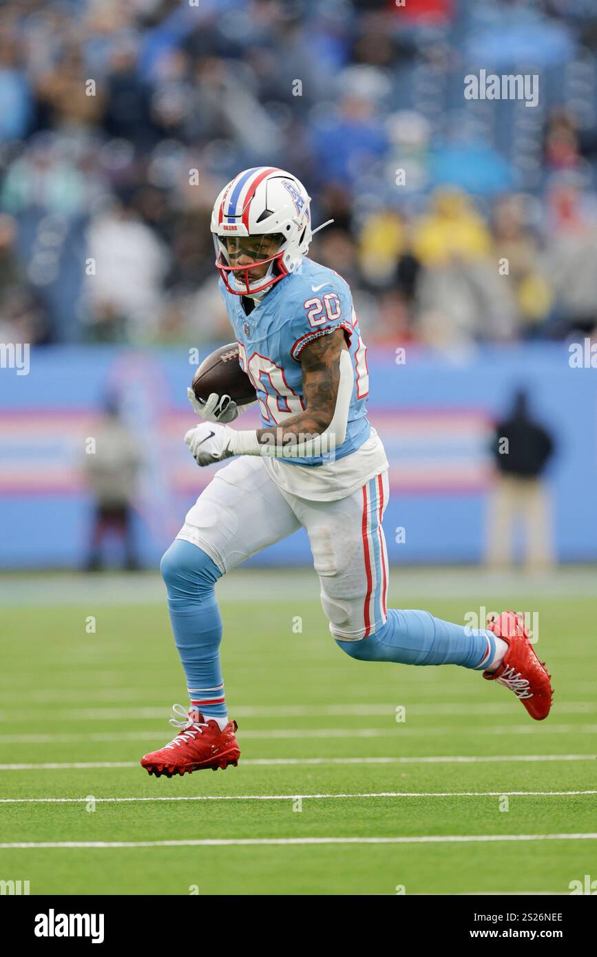 Tennessee Titans running back Tony Pollard (20) runs with the ball ...