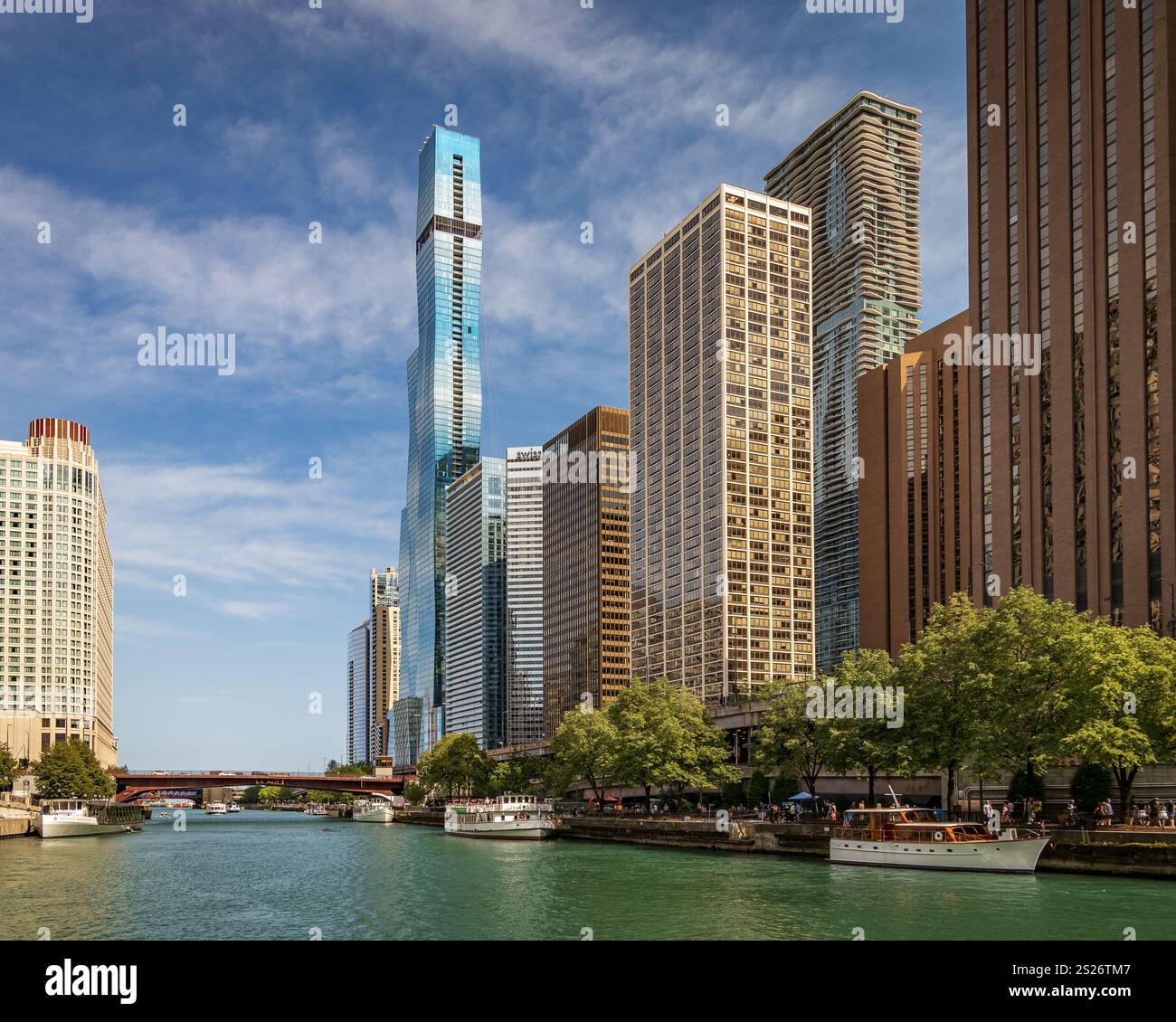 View of the St. Regis in downtown Chicago, IL Stock Photo - Alamy