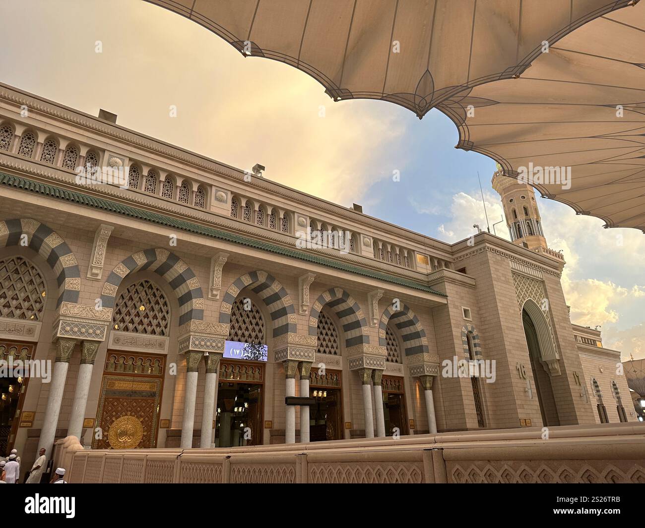 Medina Saudi Arabia - Jan 1 2025: Prophet Mohammed Mosque - Al Masjid ...