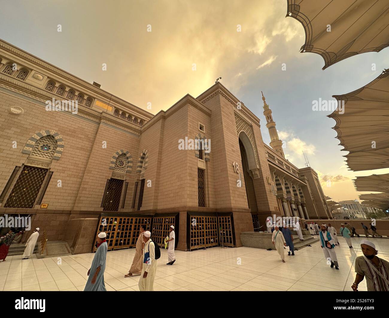 Medina Saudi Arabia - Jan 1 2025: Prophet Mohammed Mosque - Al Masjid ...