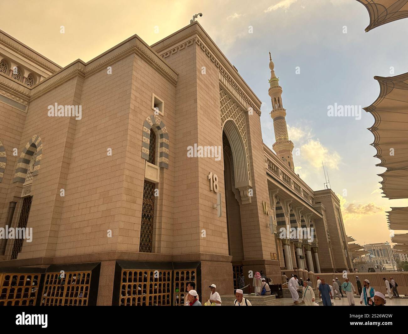 Medina Saudi Arabia - Jan 1 2025: Prophet Mohammed Mosque - Al Masjid ...